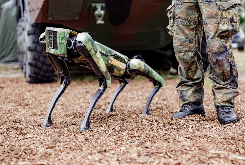 China Robot Dog with Machine Gun on the Back Goes Viral [Video and Full ...
