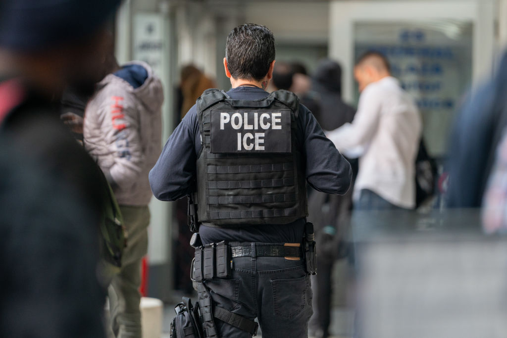 Police Pin Teenage Girl To Ground While Helping ICE Agents Detain ...