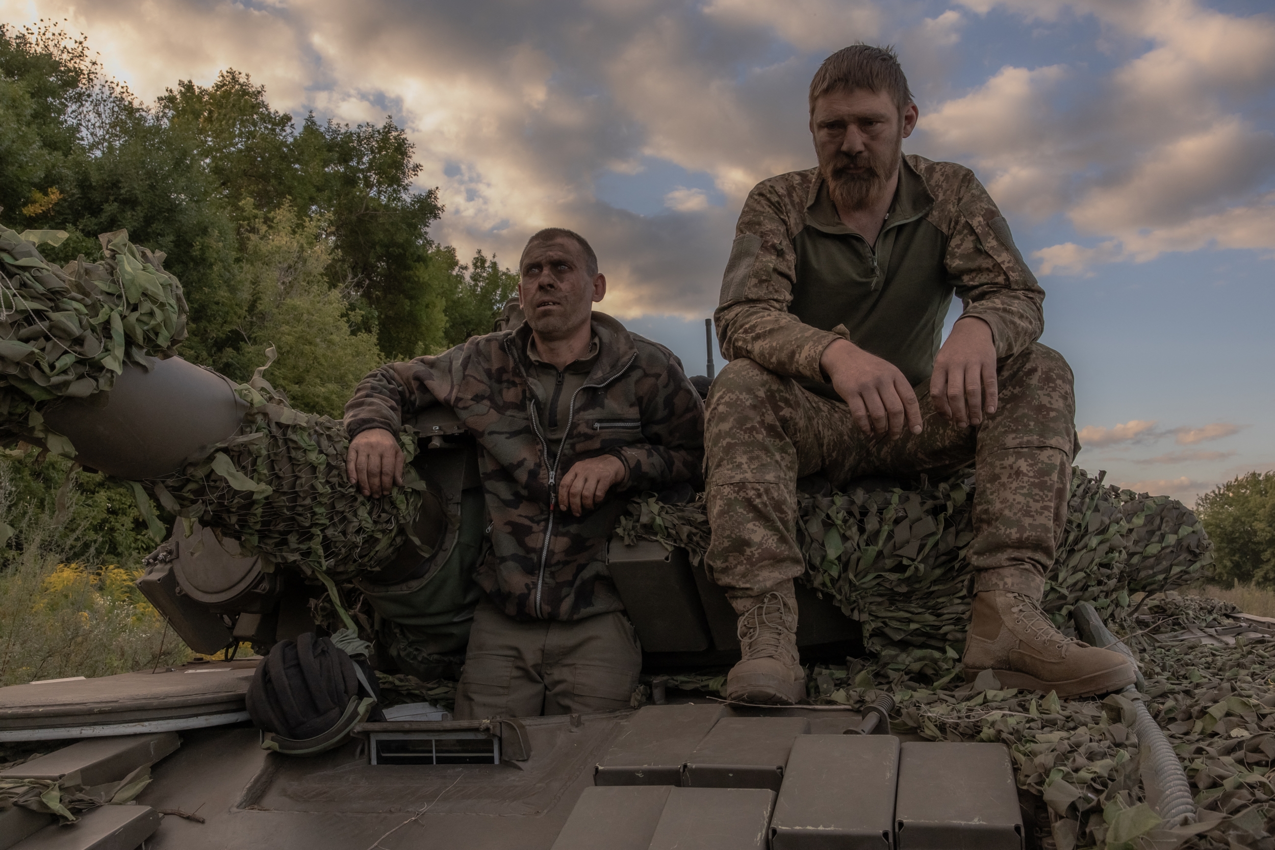 Ukraine's Front-Line Tank Crews Battle a New Enemy: Extreme Heat Inside ...